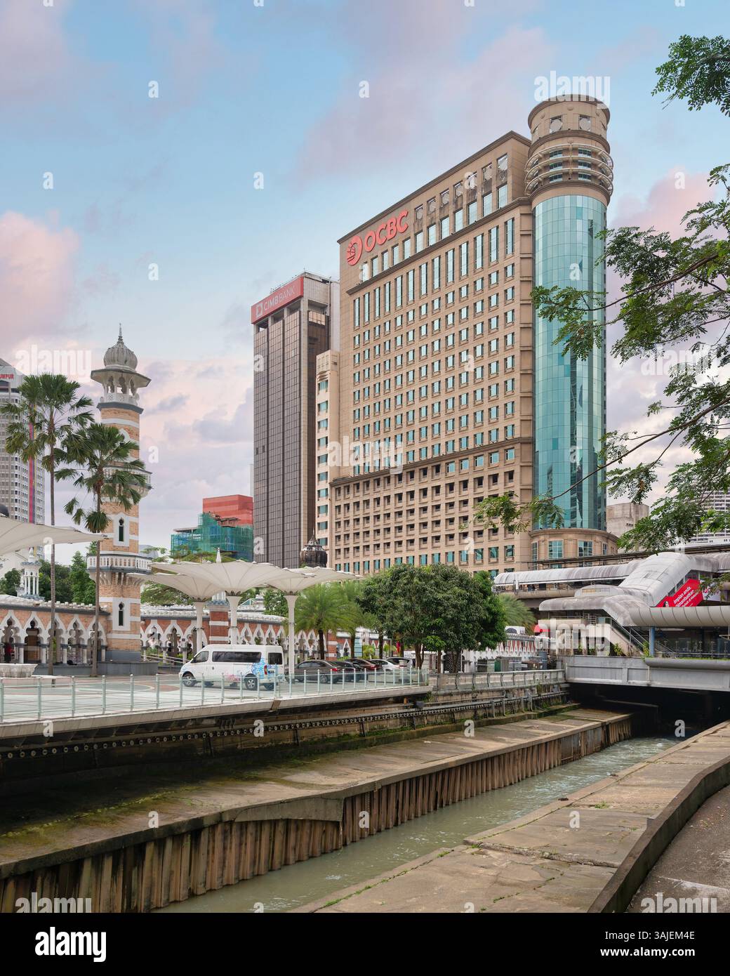 Kuala Lumpur, Malaysia - Feb. 21, 2025: Minaret of Sultan Abdul Samad Jamek Mosque, next to CIMB ...