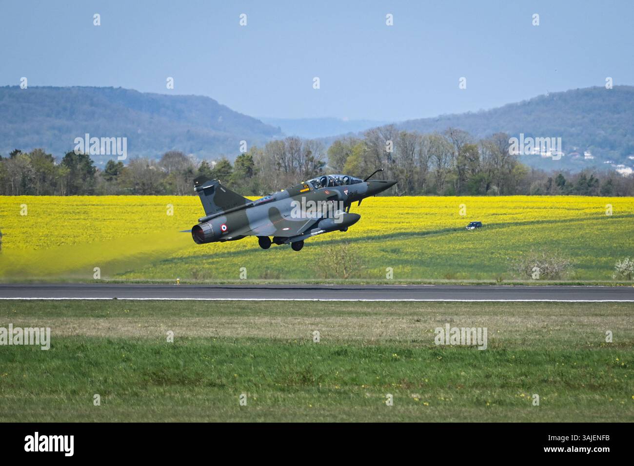 Mirage 2000 D RMV take off during the operational commissioning ...