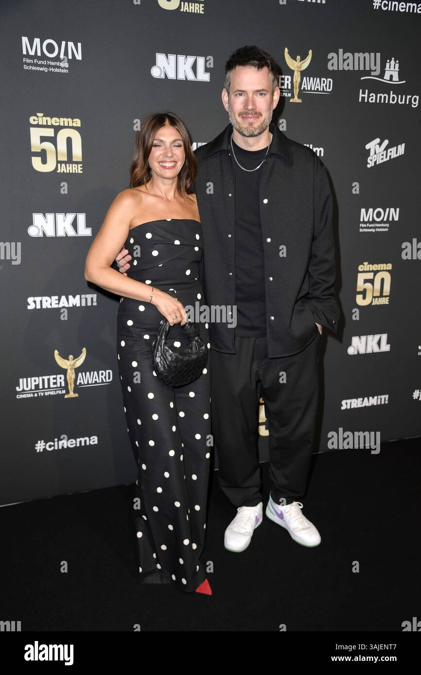 Johannes Strate Revolverheld und Freundin Anna Angelina Wolfers beim ...