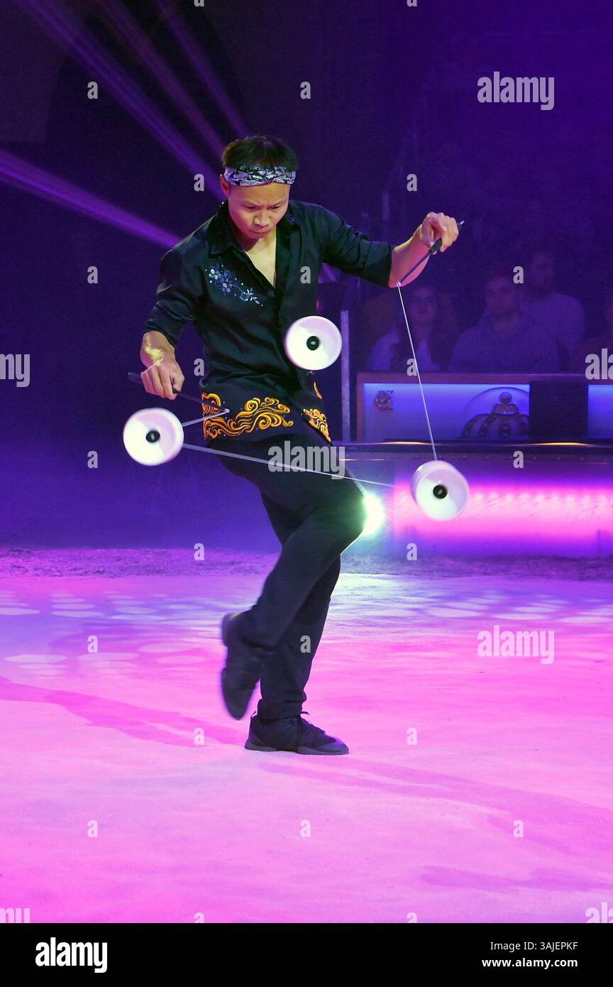 Chu Chuan-Ho bei der Premiere des Circus Krone Tourneeprogramms ...