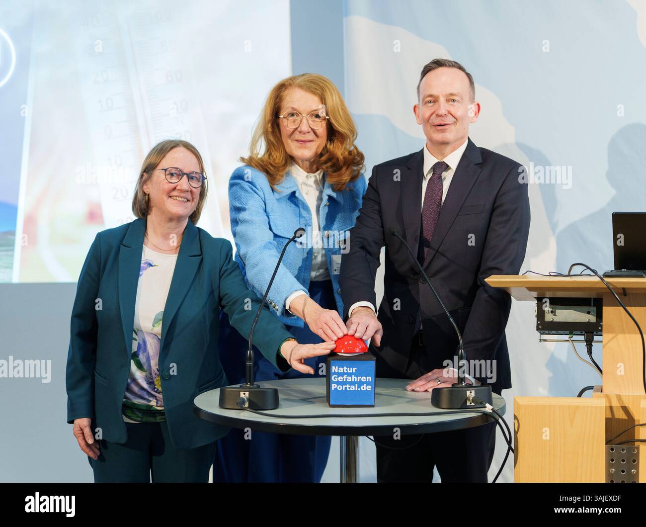 Offenbach, Germany. 11th Apr, 2025. Sarah Jones (l-r), President of the ...