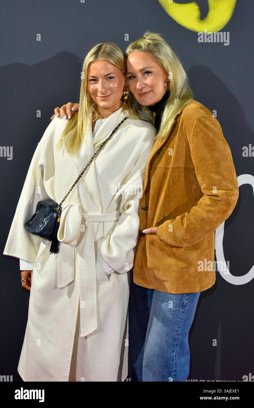 Janine Kunze mit Tochter Lola Budach Schauspielerin Mutter zu Gast auf ...