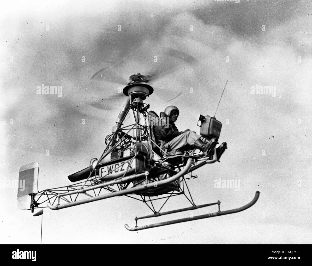 Helicopter use Black and White Stock Photos & Images - Alamy