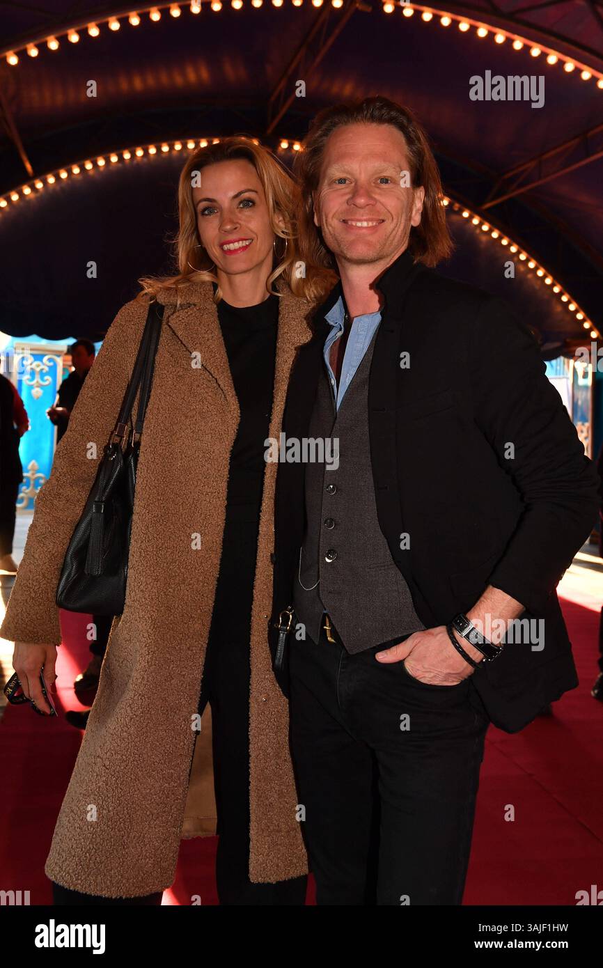 Mike Kraus mit Ehefrau / Premiere / Circus Krone / Farbenspiel Gold ...