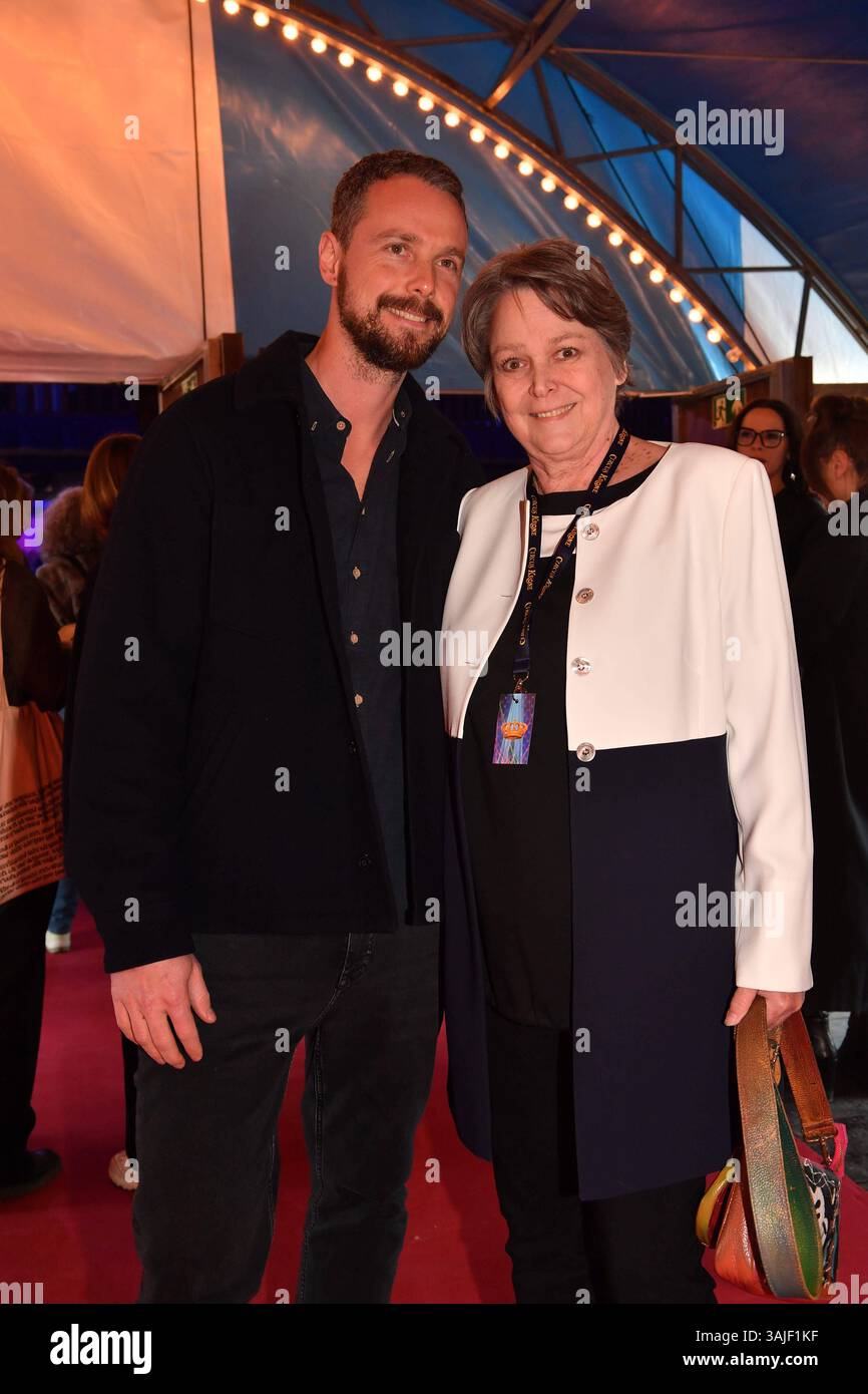 Ramona Leiss mit Sohn Sascha / Premiere / Circus Krone / Farbenspiel ...