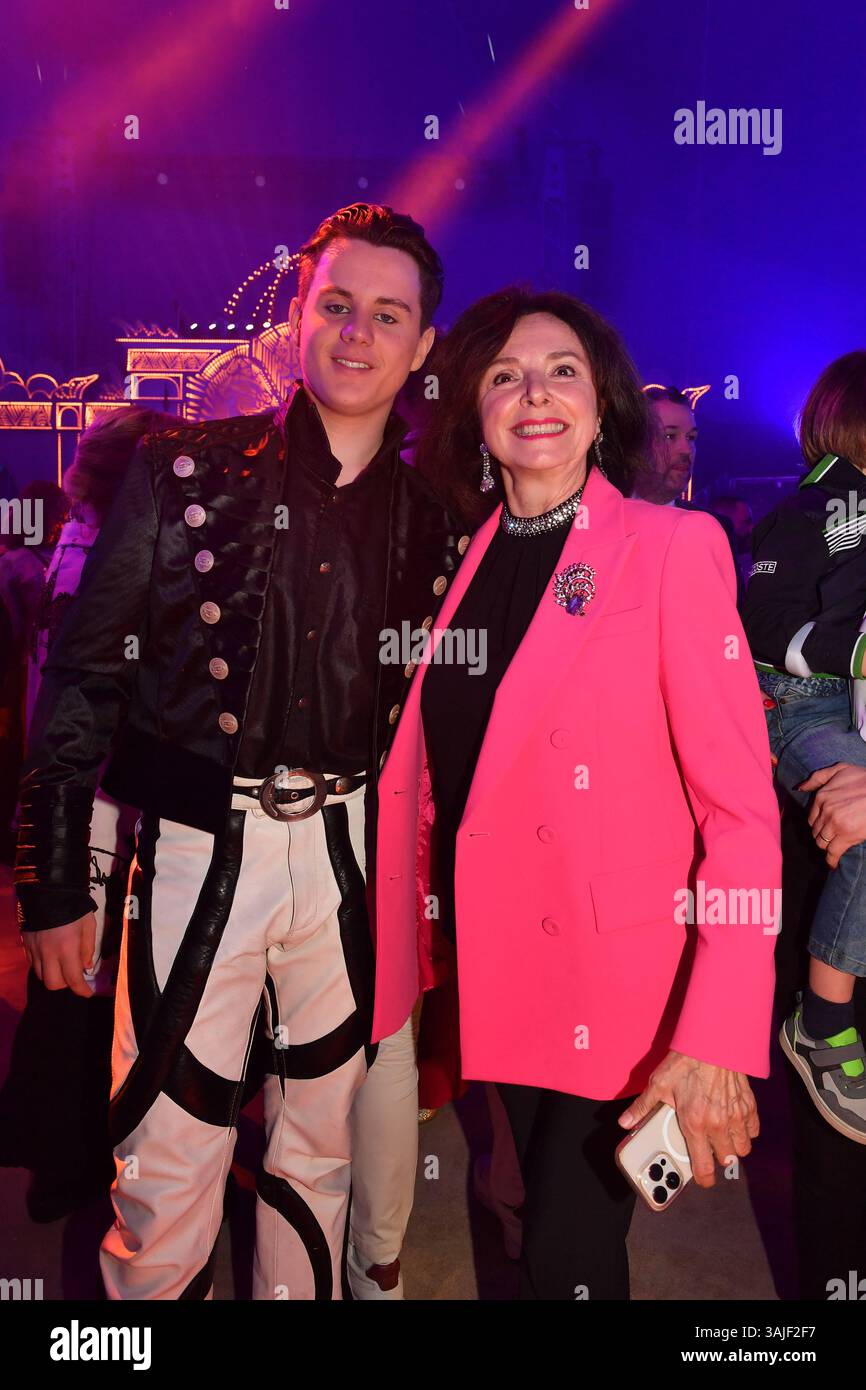 Alexis Henry Lacey-Krone und Uschi Dämmrich von Luttitz / Premiere ...