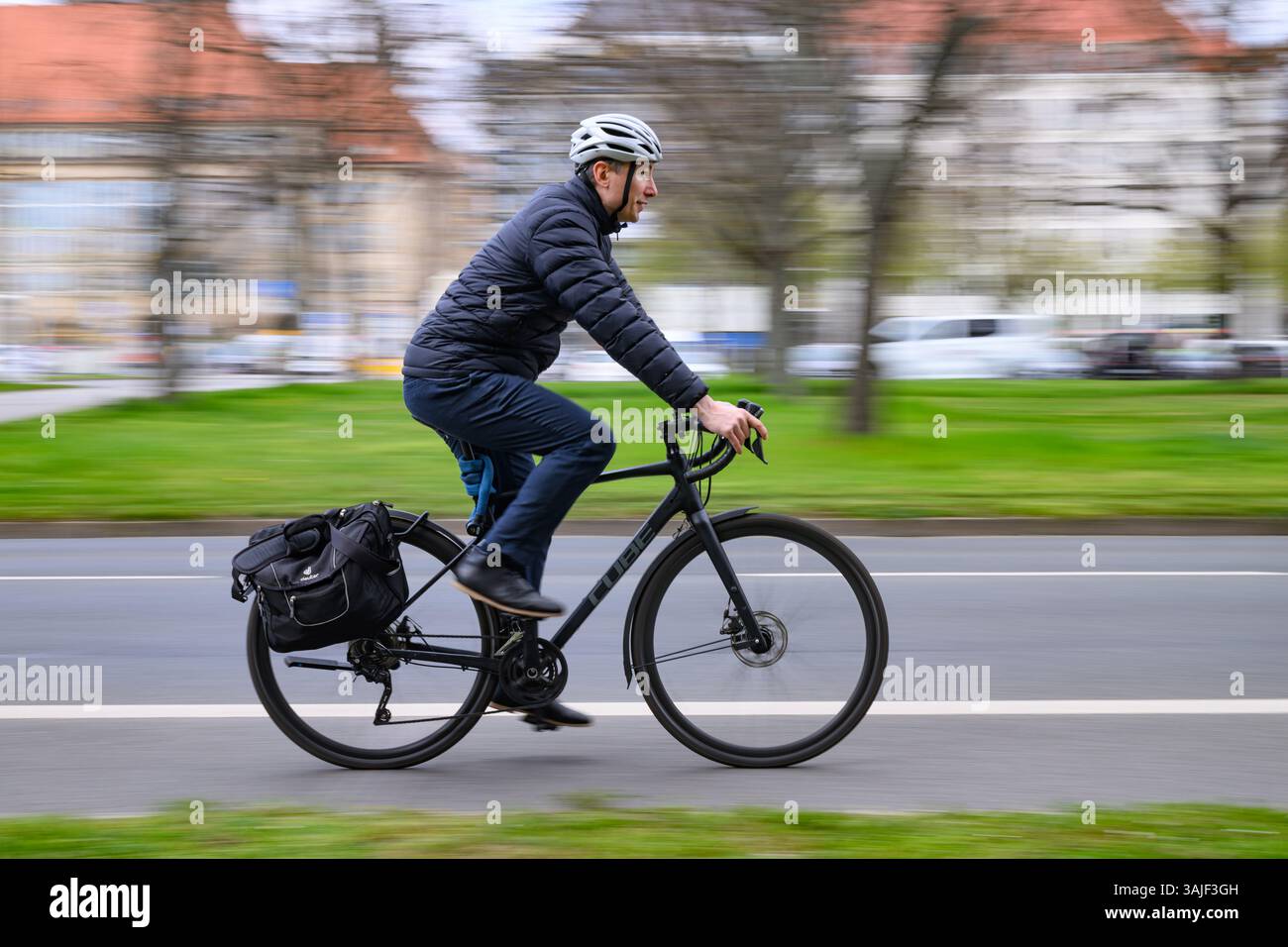 11 April 2025, Saxony, Dresden: Stephan Kühn (Alliance 90/The Greens), Mayor of the City of ...