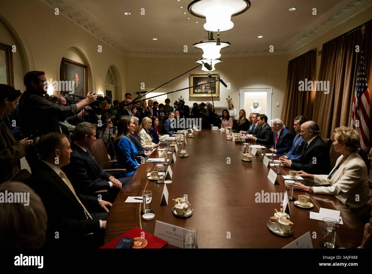 2025 us president donald trump cabinet hi-res stock photography and ...