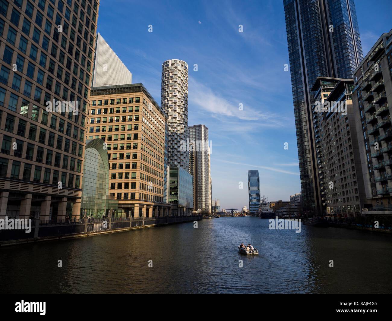 South Dock, Family in Pleasure Boat, Canary Wharf, Docklands, London ...