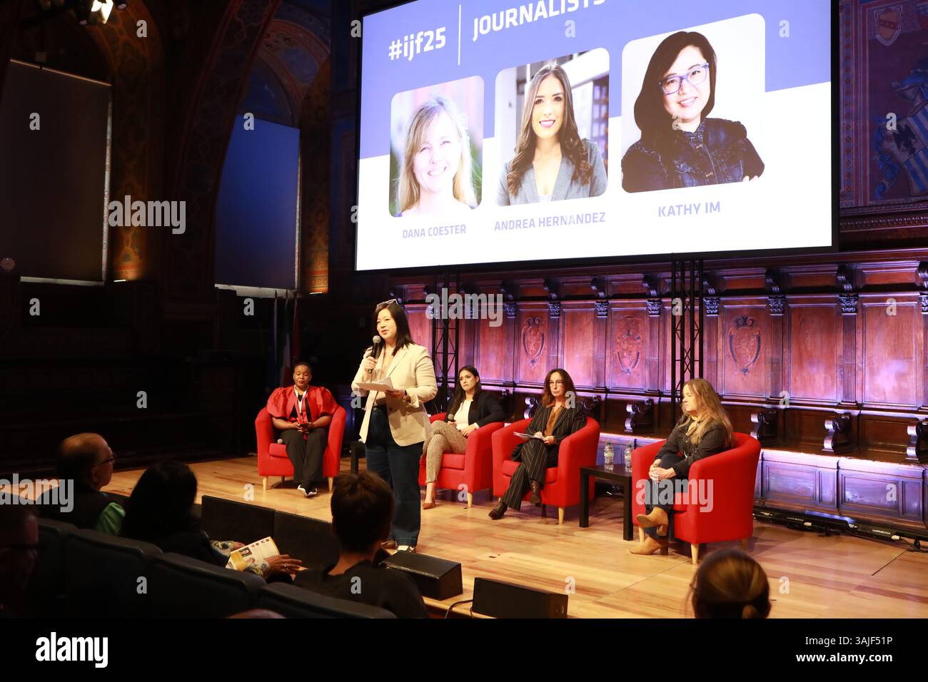 Journalists under fire workshop moderated by Elisa Lees Munoz, Dana ...