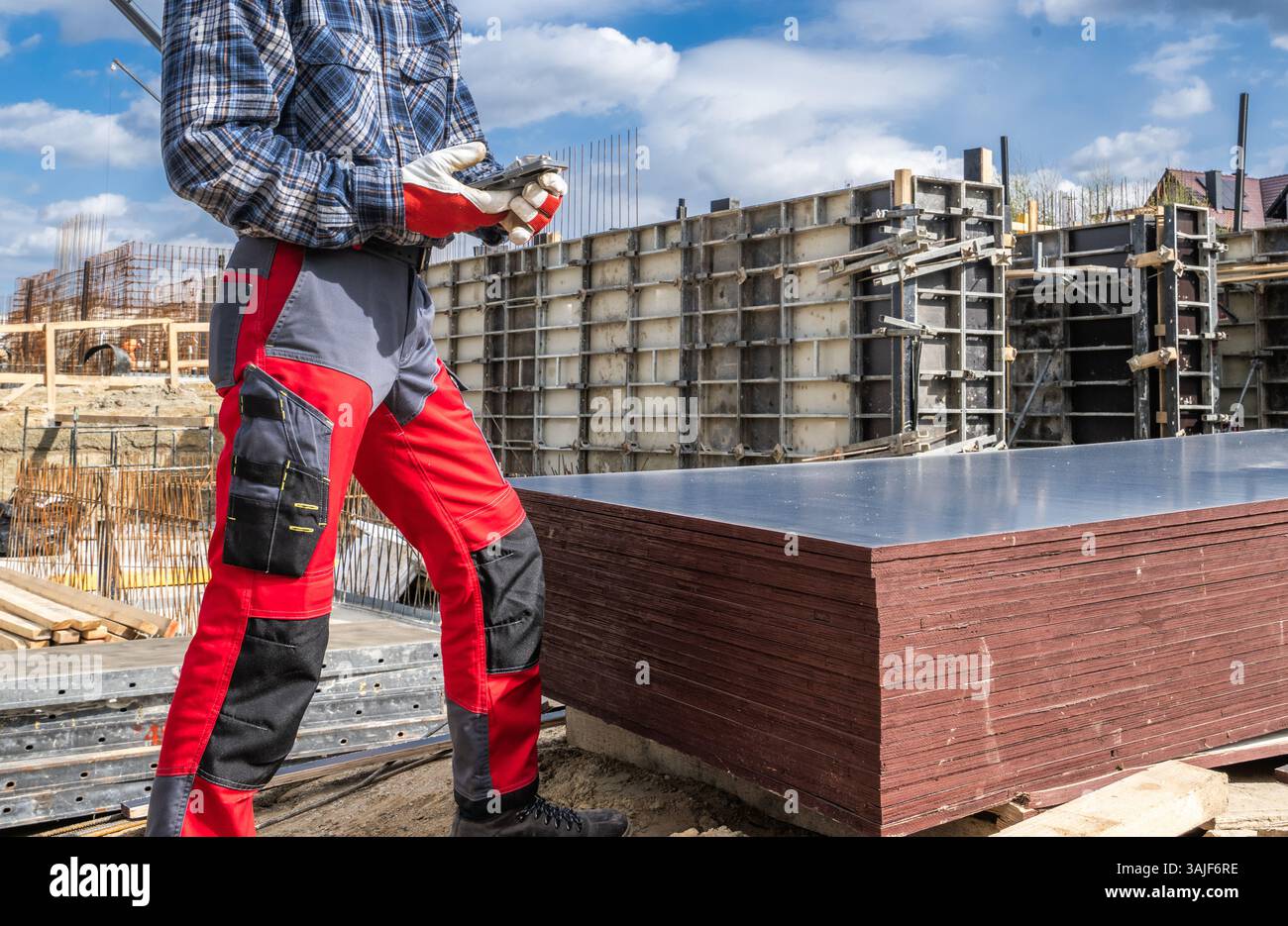 Construction worker wearing checkered hi-res stock photography and images - Alamy