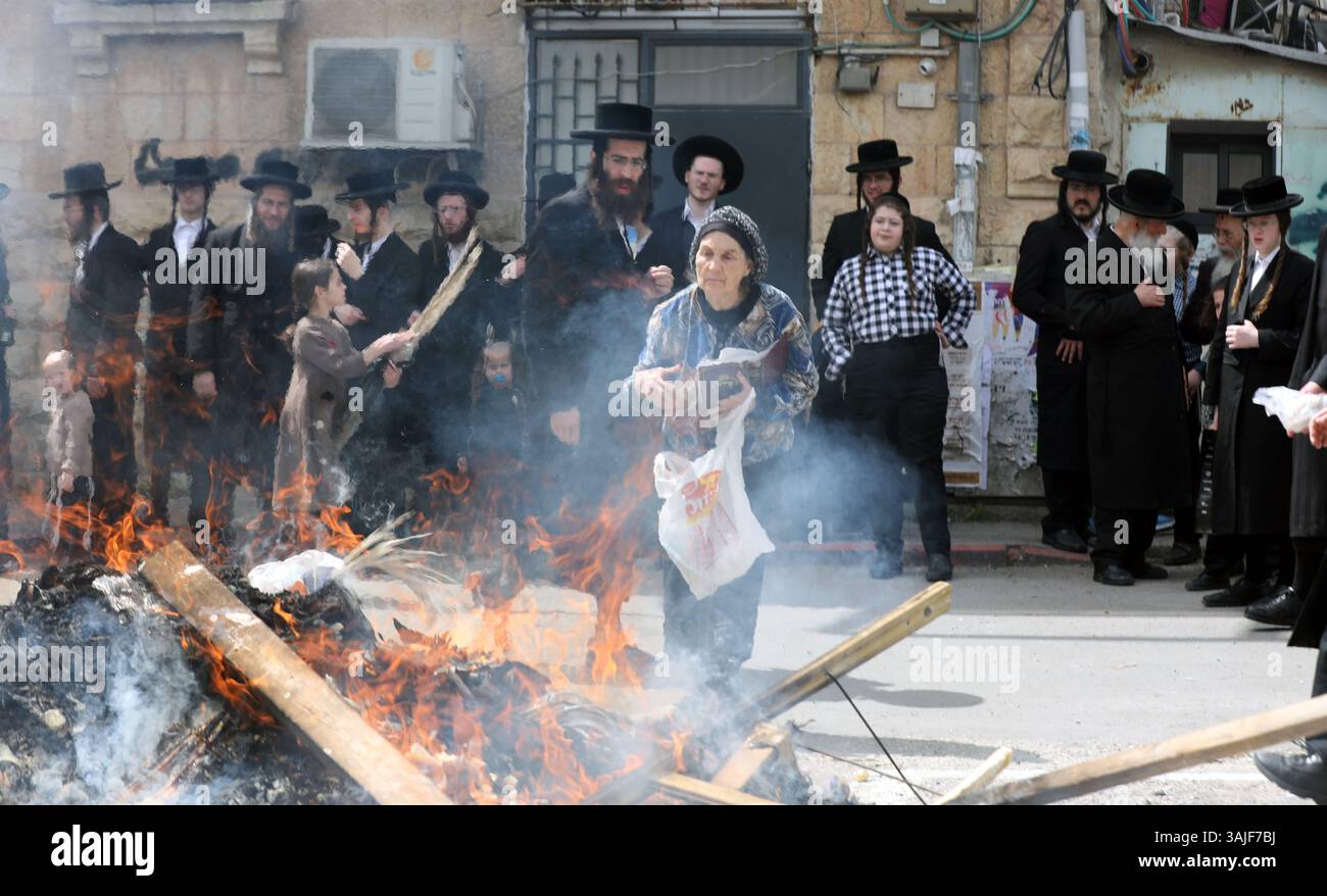 Jerusalem, Israel 11th April 2025 Ultra-Orthodox Jews in the Mea ...