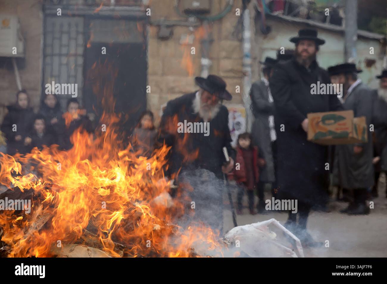 Jerusalem, Israel 11th April 2025 Ultra-Orthodox Jews in the Mea ...