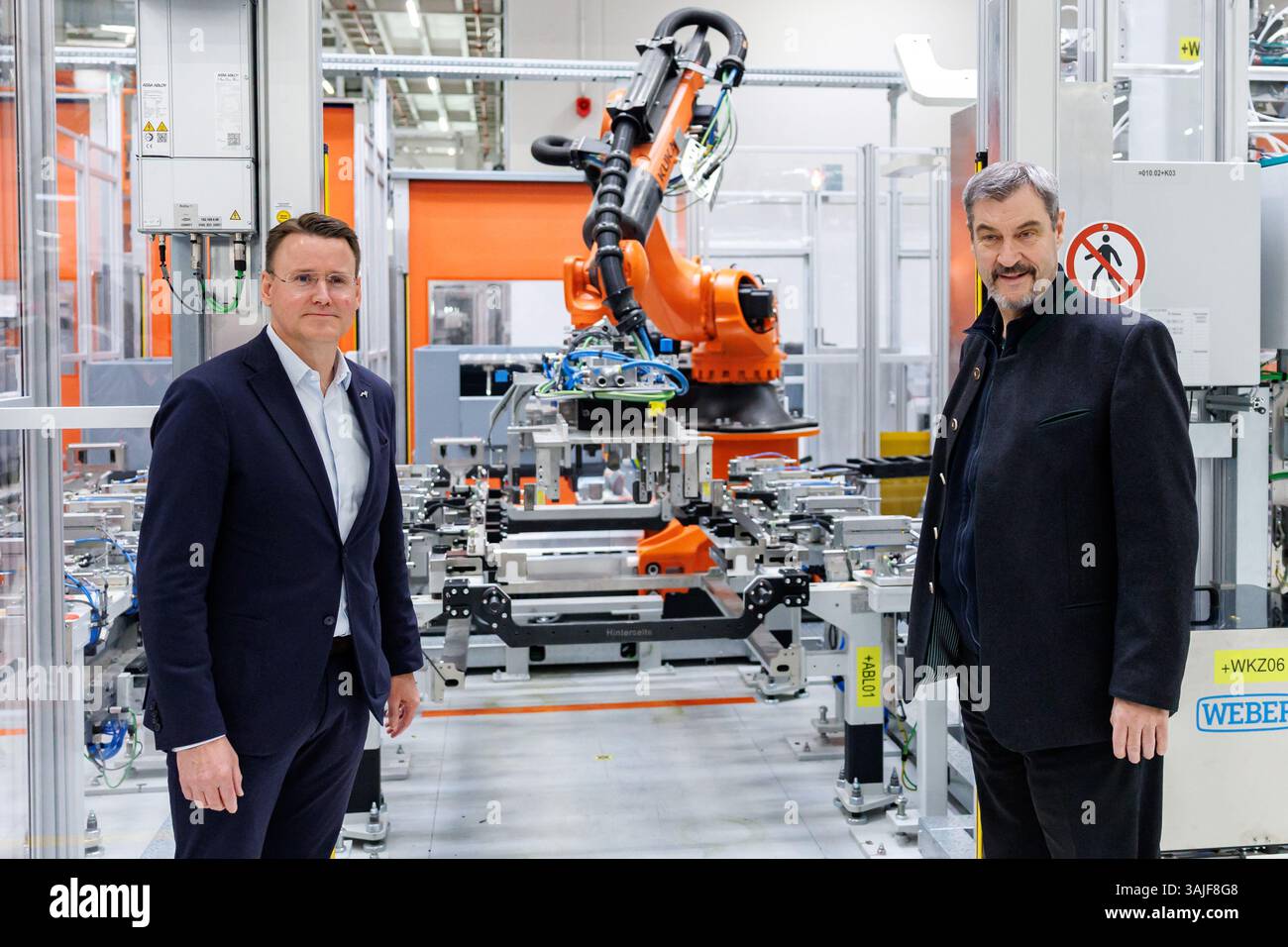 Nuremberg, Germany. 11th Apr, 2025. Alexander Vlaskamp (l), CEO of MAN ...