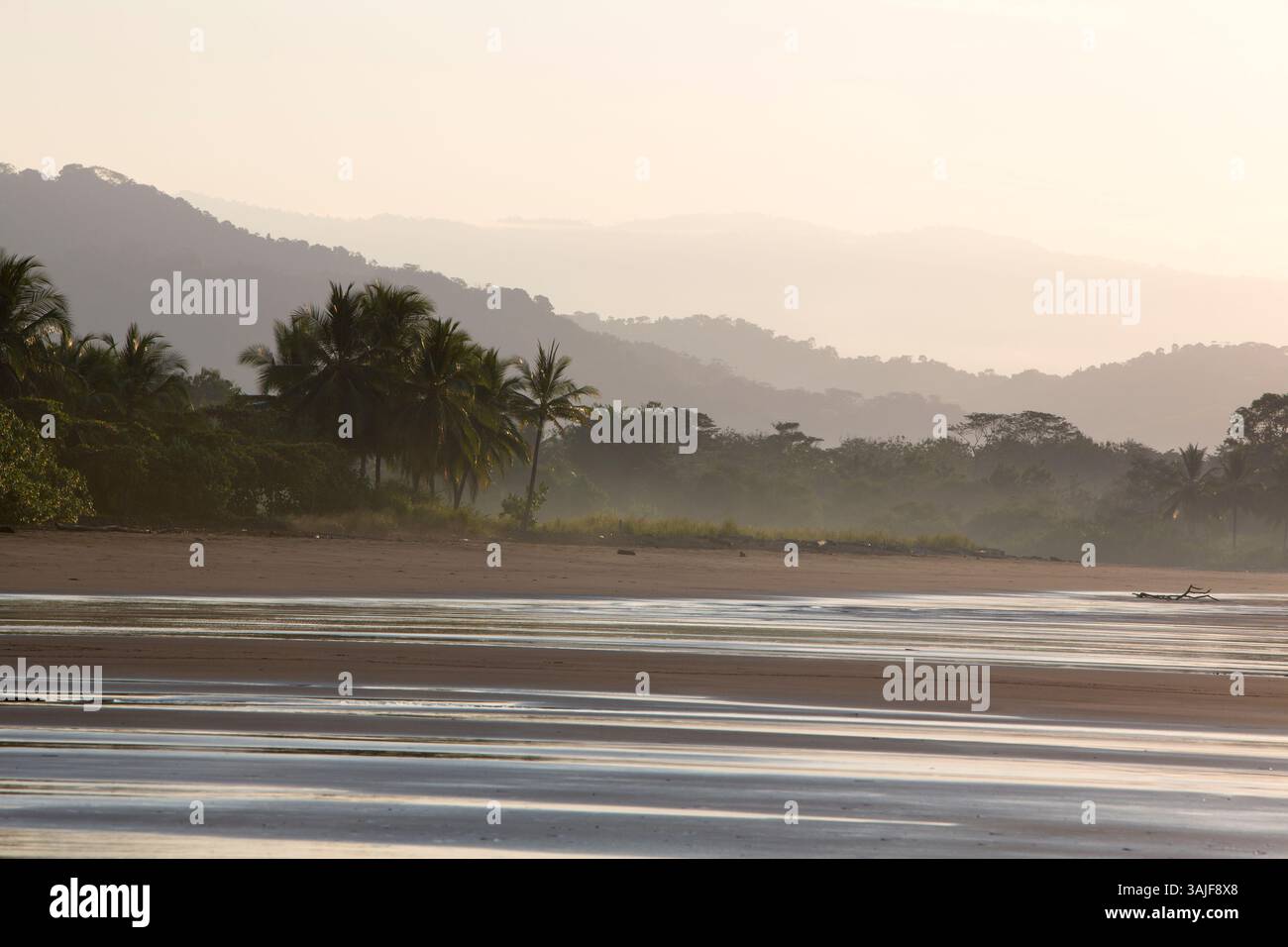 Hazy costa rican beach hi-res stock photography and images - Alamy