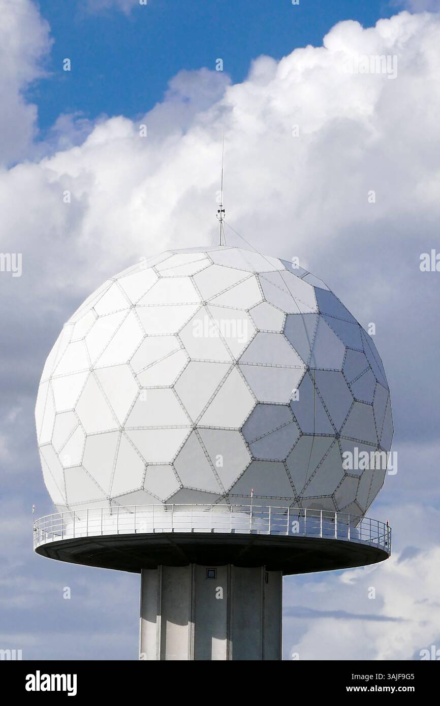 Meteorological station geodesic radar dome hi-res stock photography and ...