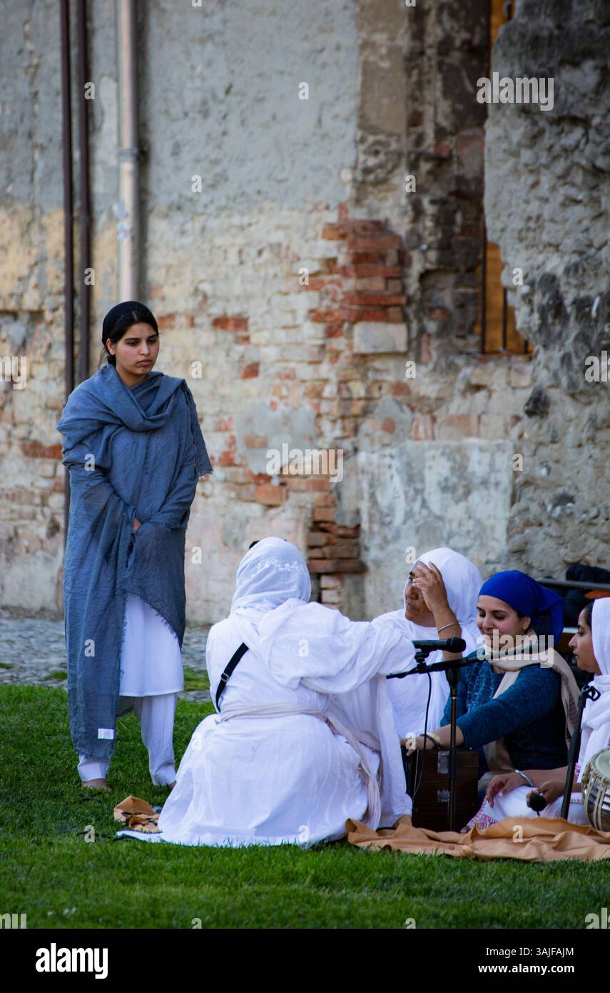 Park performance of Arabic women singing spiritual songs with harmonium ...