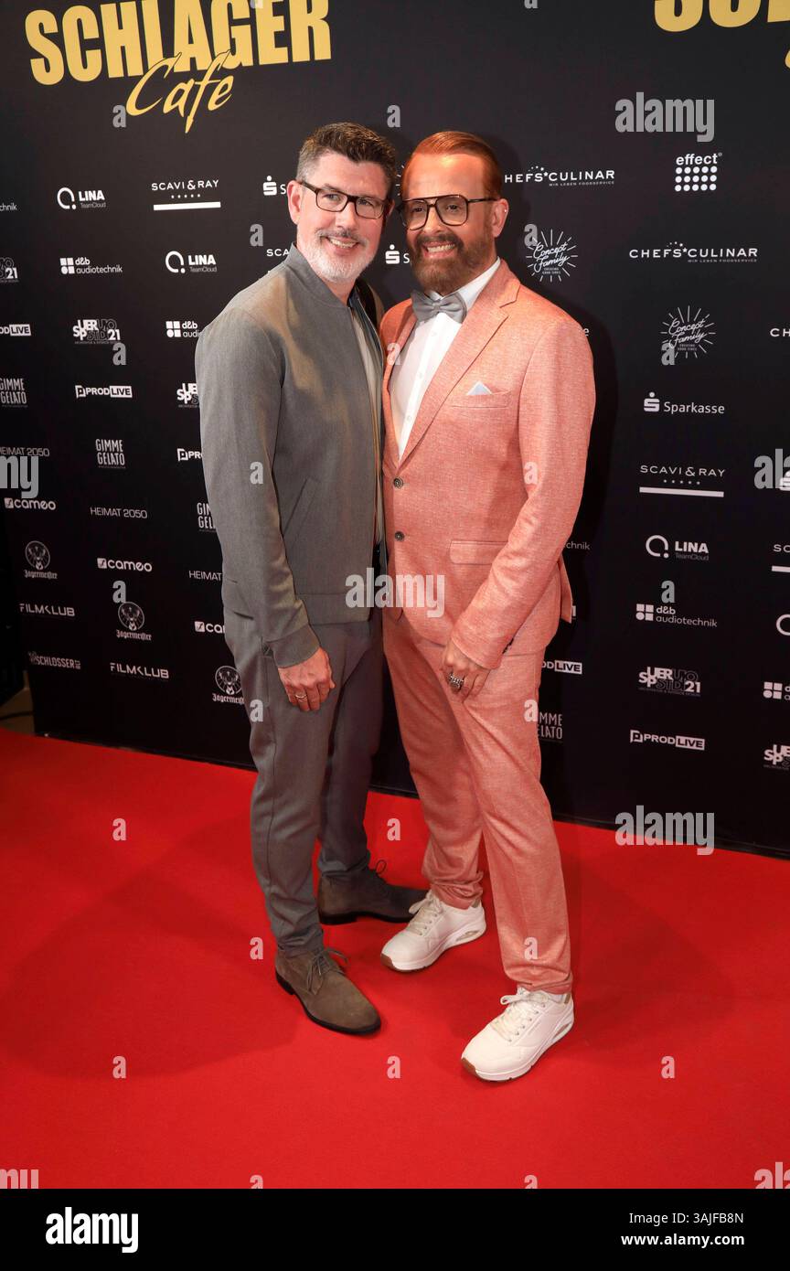 Paul Reeves und Ross Antony beim Grand Opening vom Schlager Cafe ...