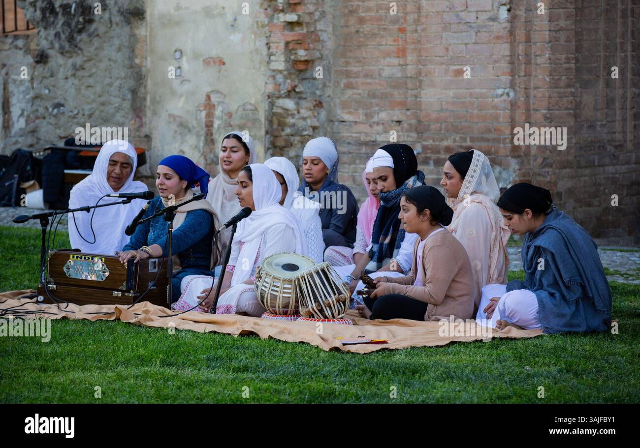 Park performance of Arabic women singing spiritual songs with harmonium ...