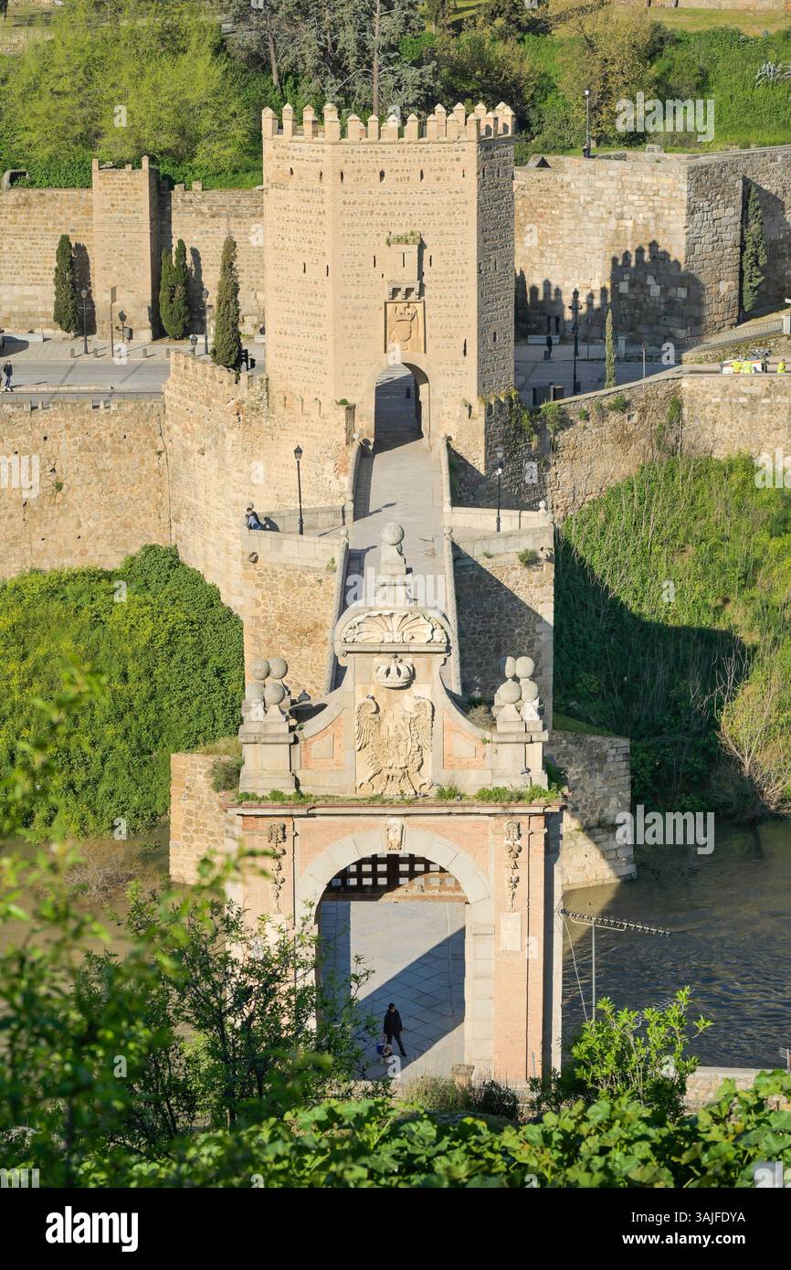 Alcantara-Brücke, Puente de Alcantara, Fluss Tajo, Toledo, Spanien ...