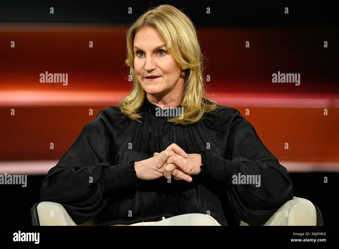 Kerstin Münstermann Journalistin 04/25 her Kerstin Münstermann am 8 ...