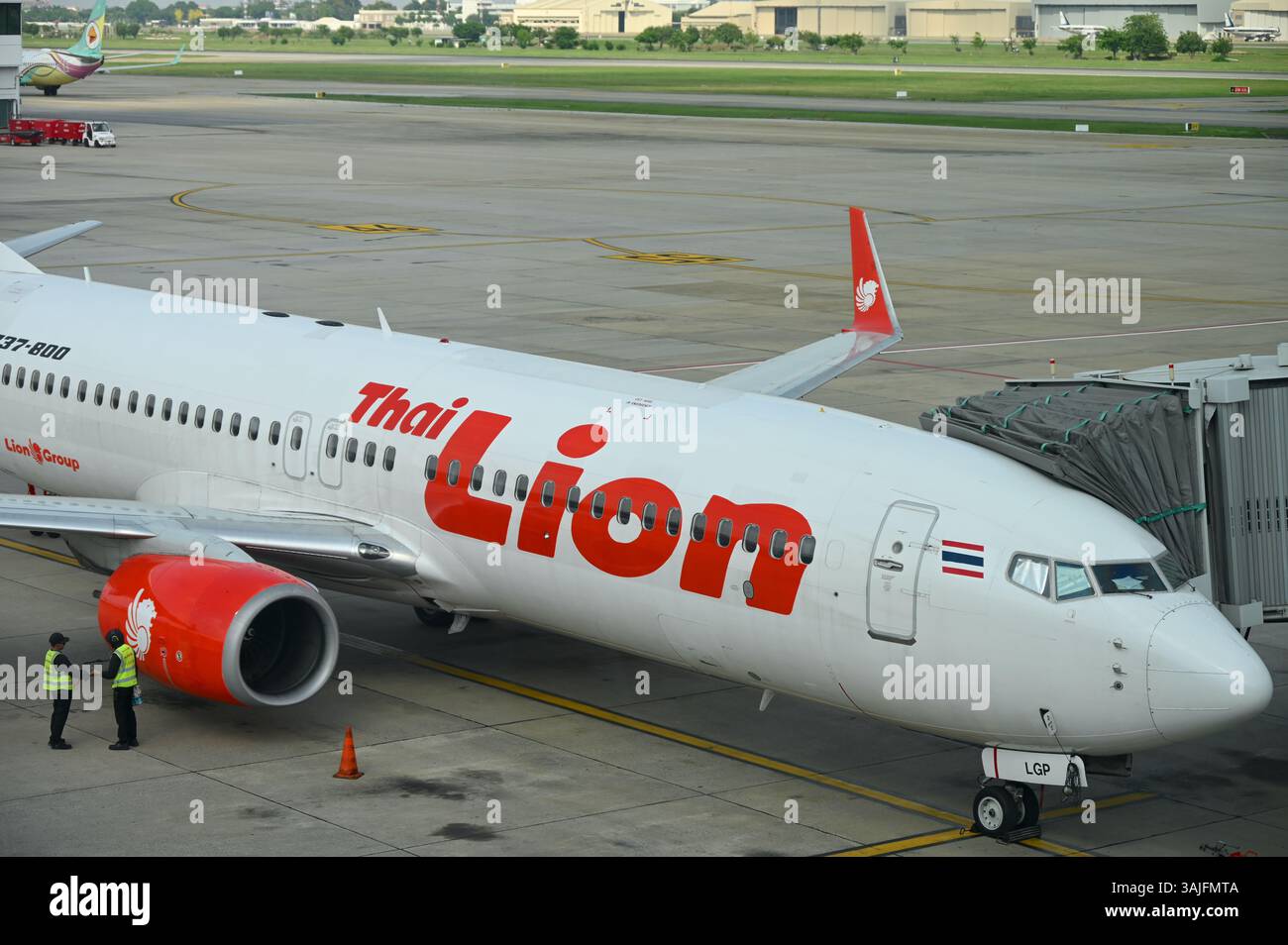 Thai lion plane parked hi-res stock photography and images - Alamy