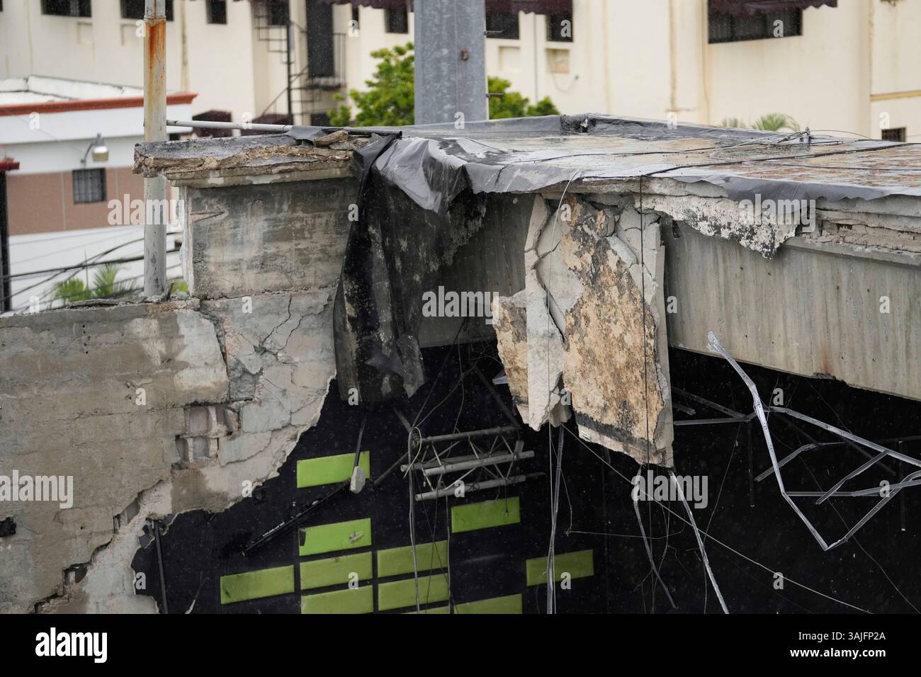 A corner of the roof and ceiling are gone at the Jet Set nightclub ...