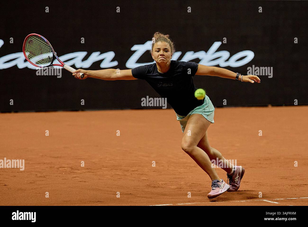 Stuttgart, Baden-Wuerttemberg, Germany. 11th Apr, 2025. Jasmine Paolini ...