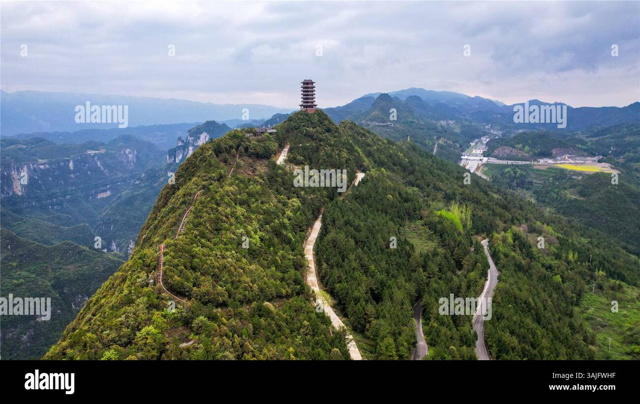 (250411) -- CHONGQING, April 11, 2025 (Xinhua) -- An aerial drone photo ...