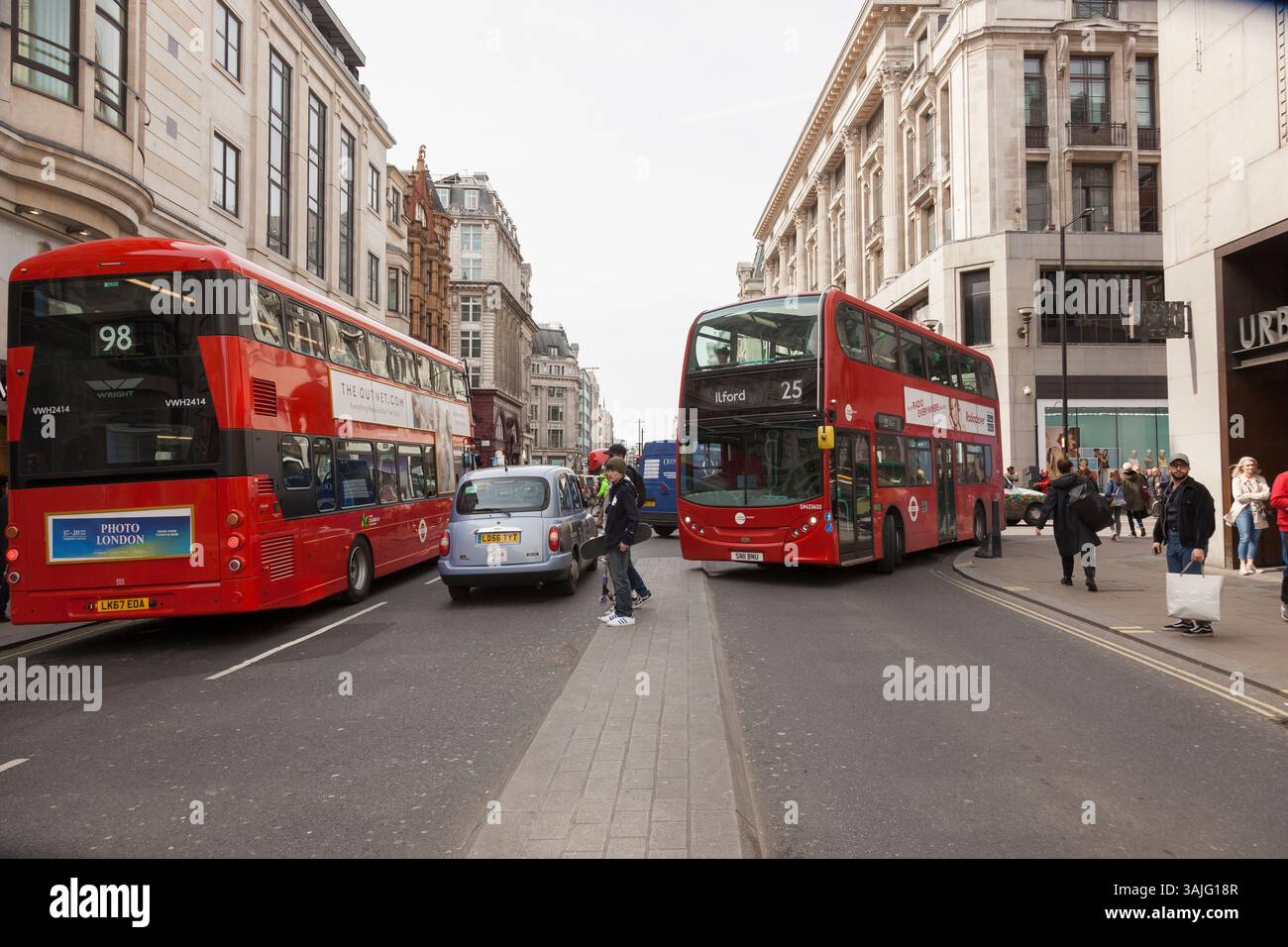 Shoppers compete with the risk presented by busy London traffic of ...
