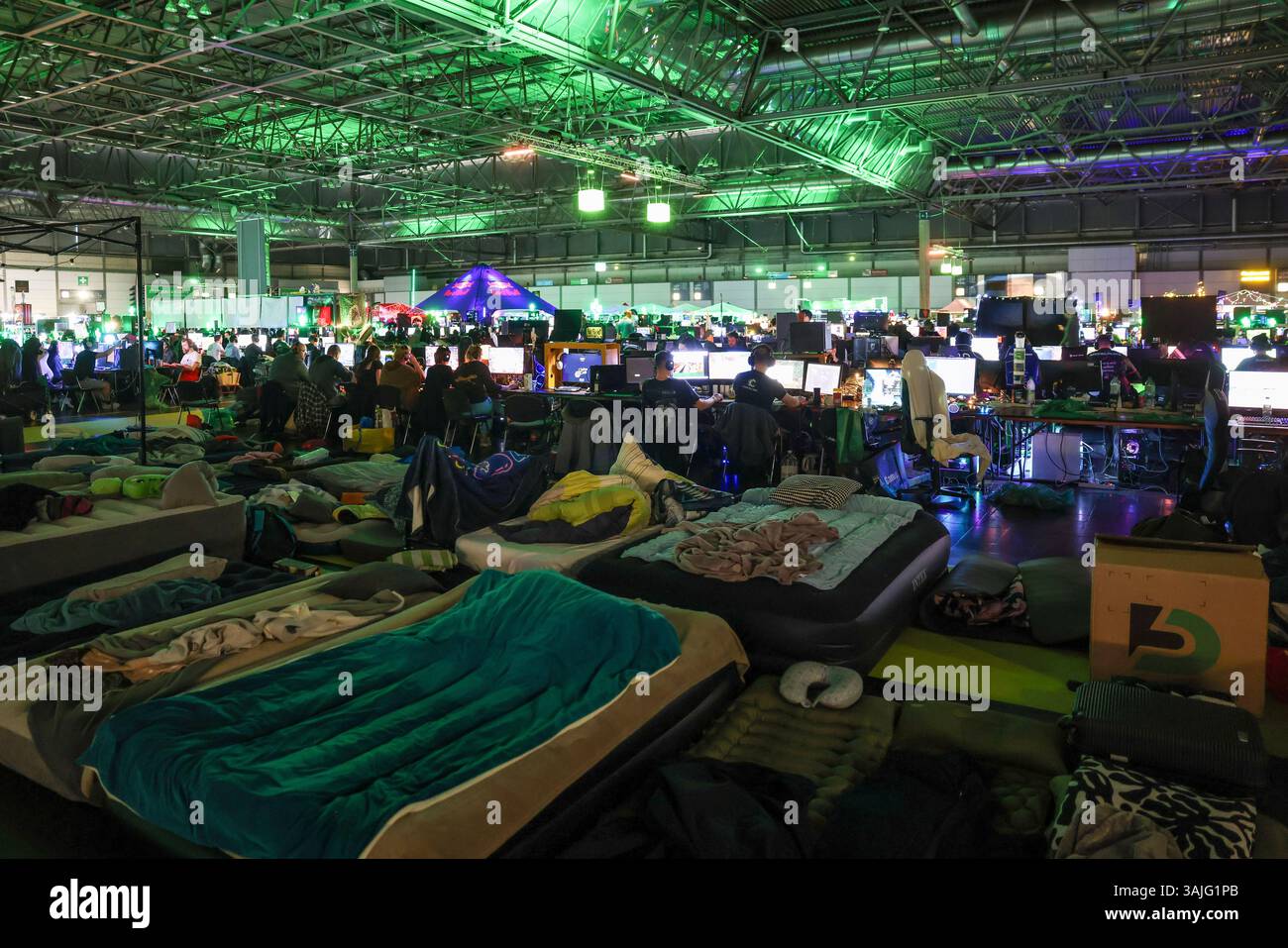 Leipzig, Germany. 11th Apr, 2025. Numerous gamers play computer games ...