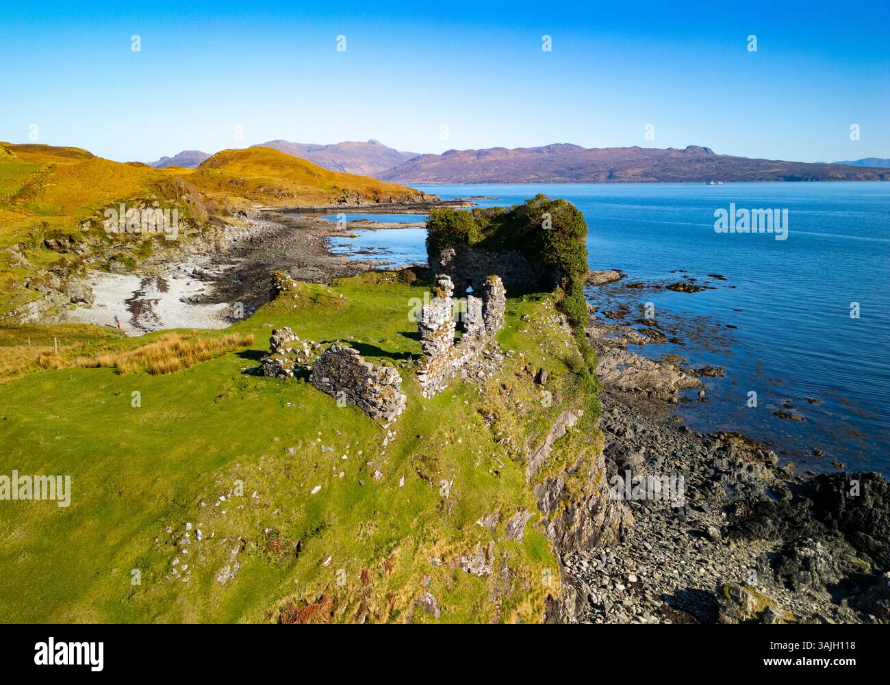 Ruins of Knock Castle, or Castle Camus, (Caisteal Chamuis) at Teangue ...