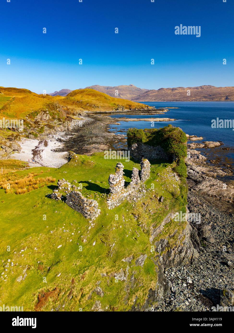 Ruins of Knock Castle, or Castle Camus, (Caisteal Chamuis) at Teangue ...