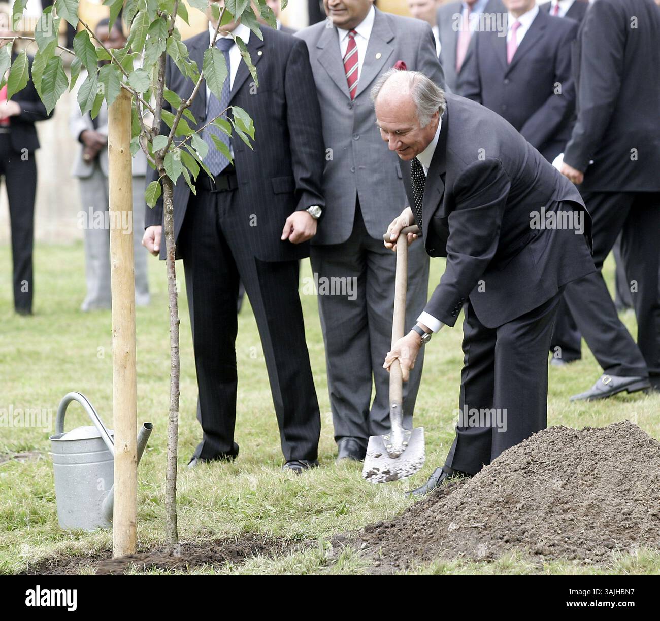 October 3, 2005 - Potsdam, U.S. - Prince Karim Aga Khan planting cherry ...