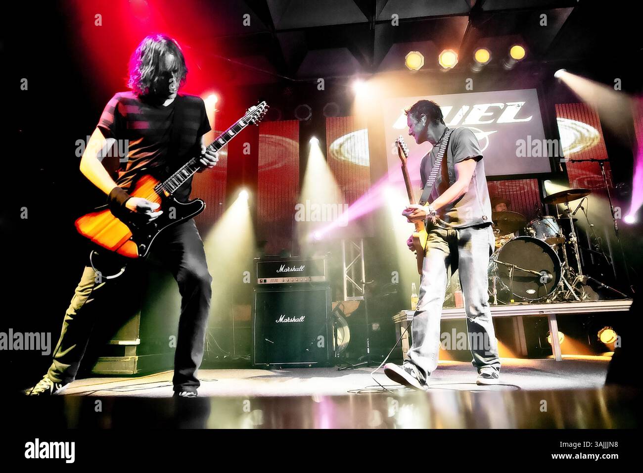 Lead singer fuel brett scallions hi-res stock photography and images ...