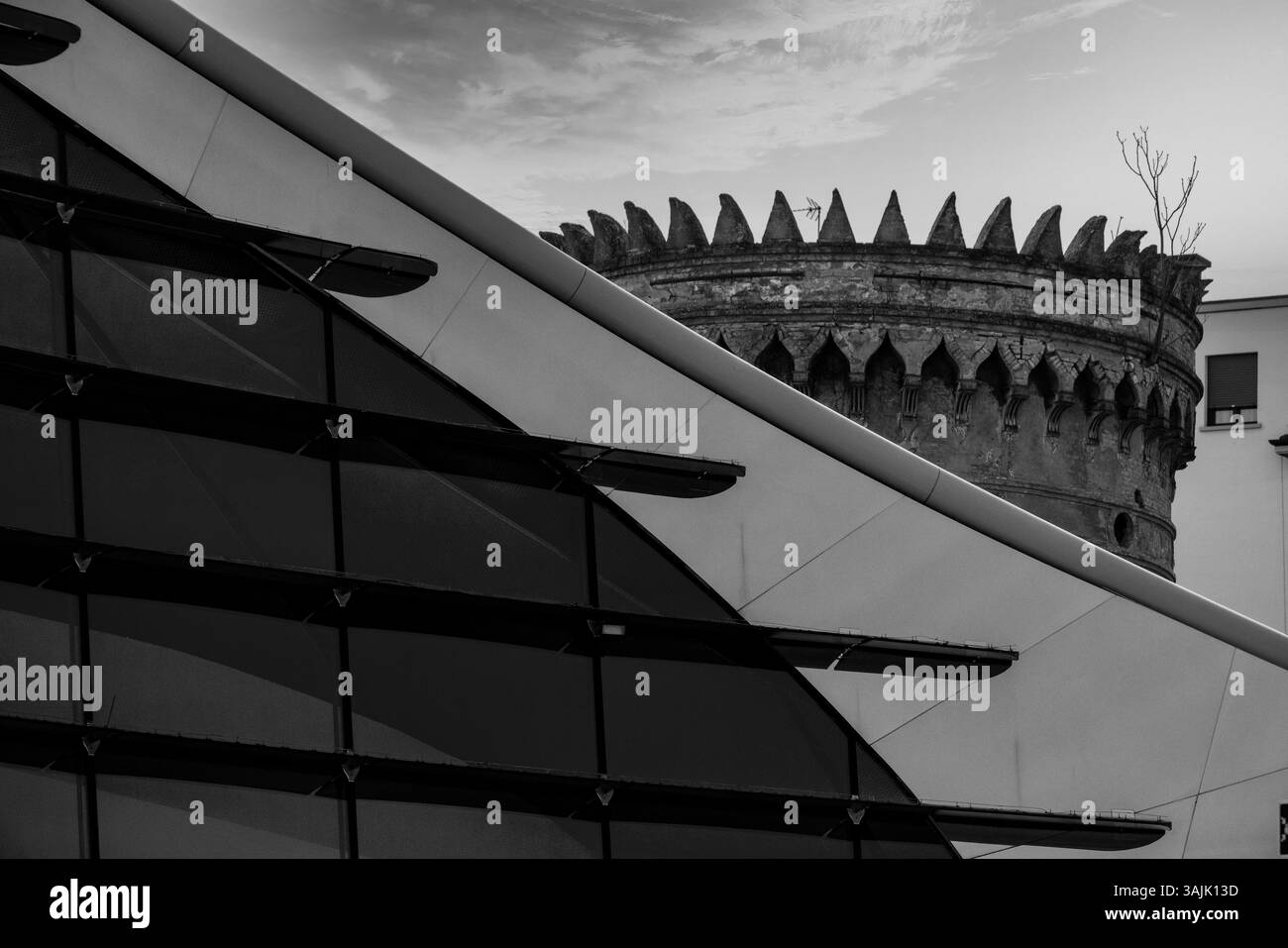 Timeless european architecture Black and White Stock Photos & Images ...