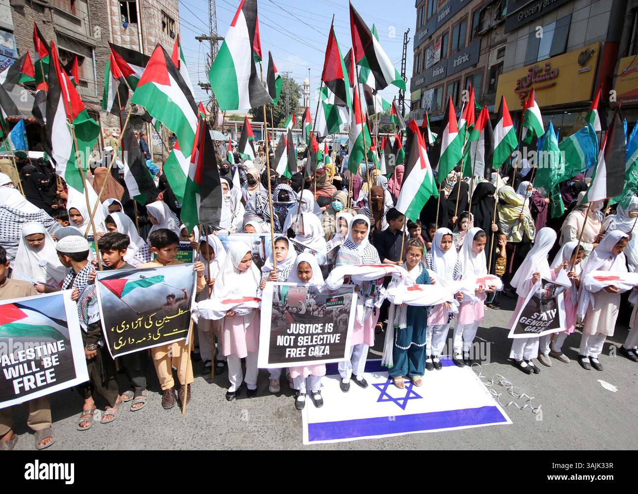 PESHAWAR, PAKISTAN, APR 11: Activists of Jamat-e-Islami (JI) Women Wing ...