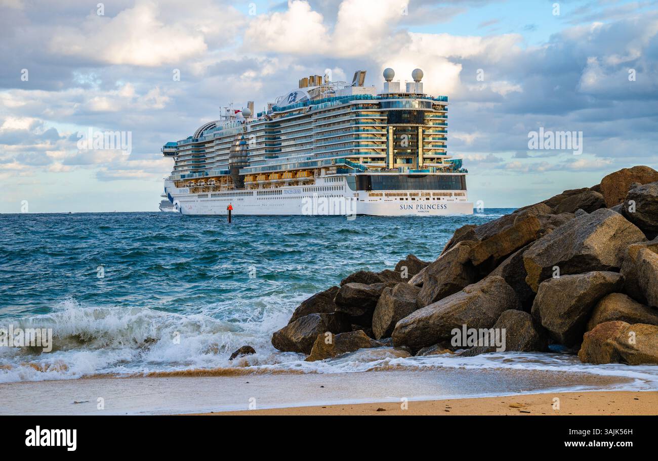 Fort Lauderdale, Florida, USA - November 16, 2024: Sun Princess Cruise ...