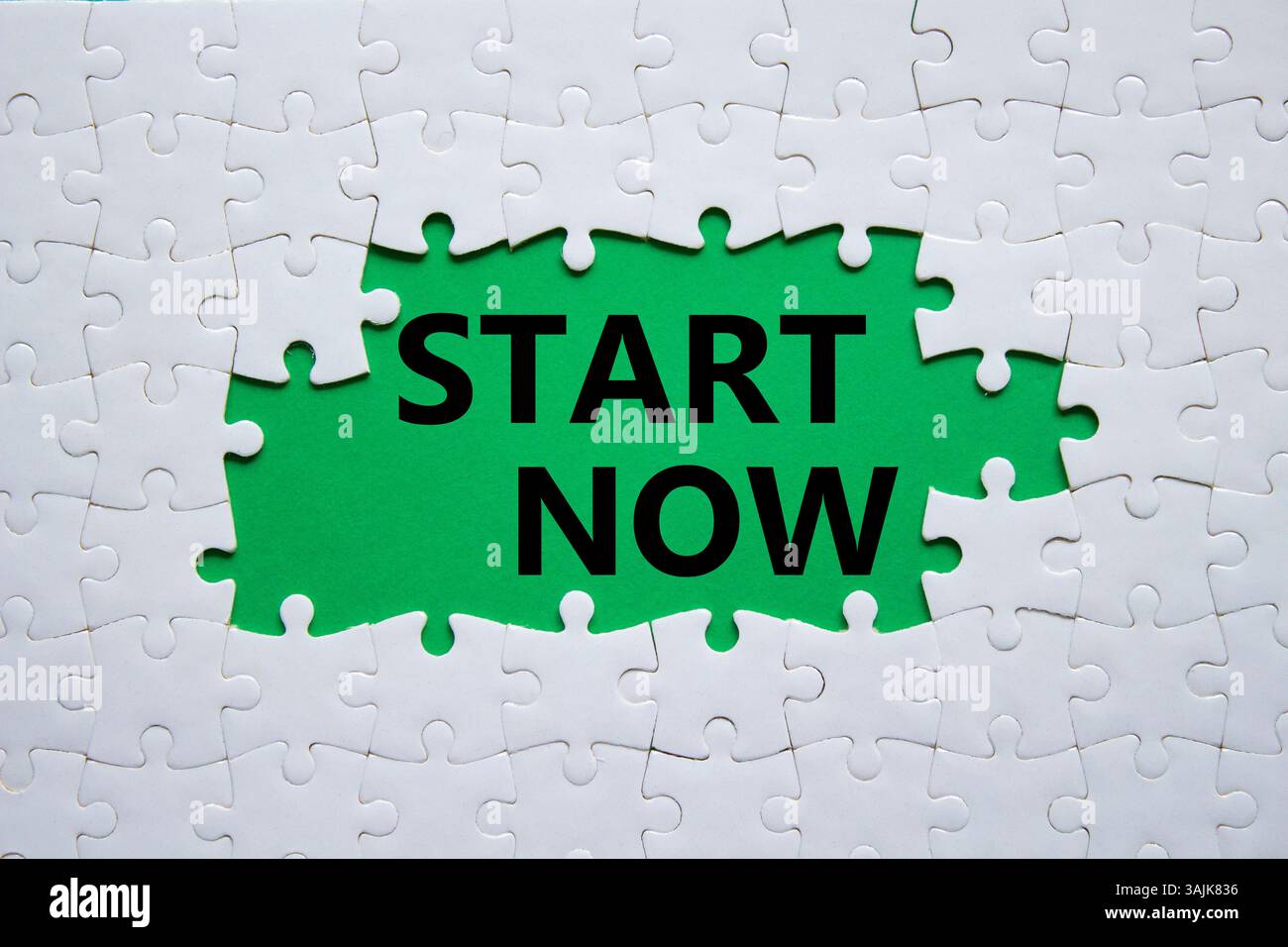 Start now symbol. White puzzle with words Start now. Beautiful green ...