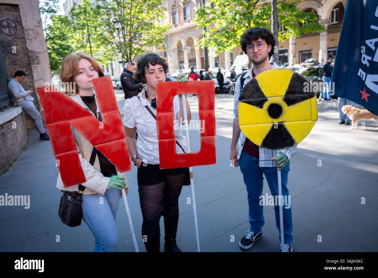Rome, Rm, Italy. 11th Apr, 2025. 'No Nukes' signs. Hundreds of students ...