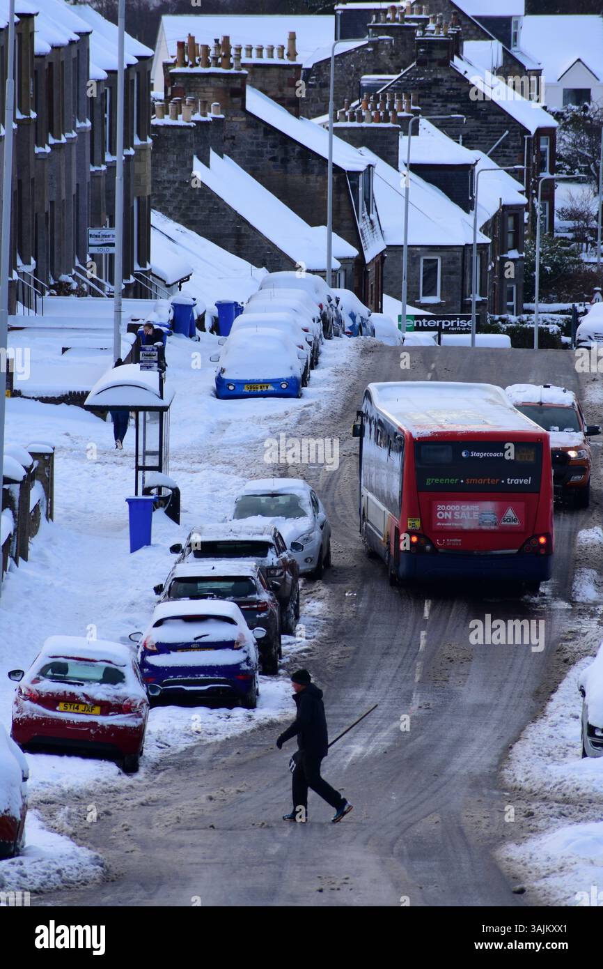 Scottish street snow hi-res stock photography and images - Alamy