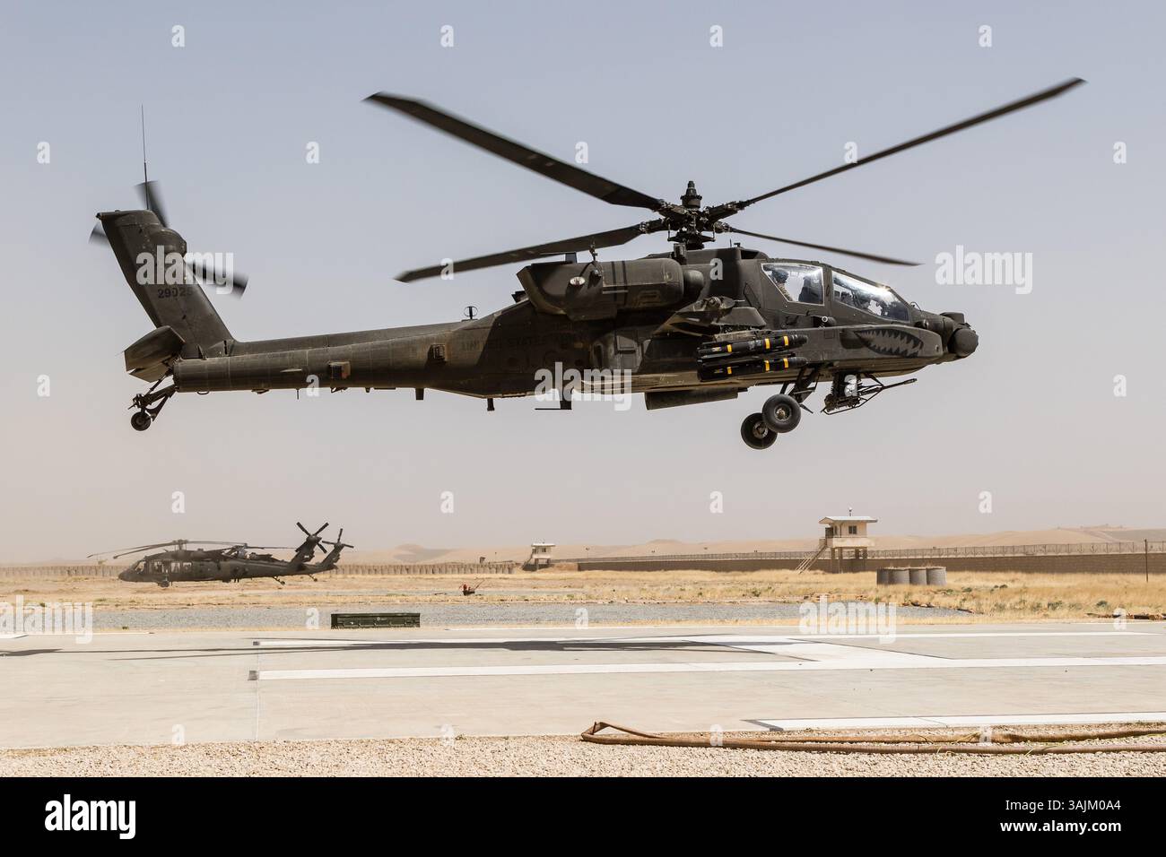 May 31, 2017 - Kunduz, Afghanistan - U.S. Army AH-64E Apache attack ...