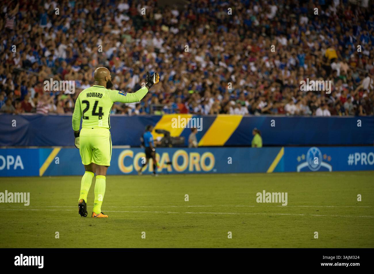 Mark howard goalkeeper action hi-res stock photography and images - Alamy