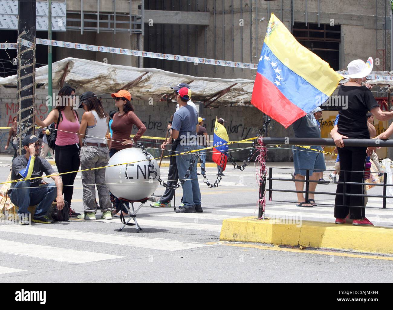 July 20, 2017 - Caracas, MIRANDA, VENEZUELA - Paro Nacional, guarimba ...