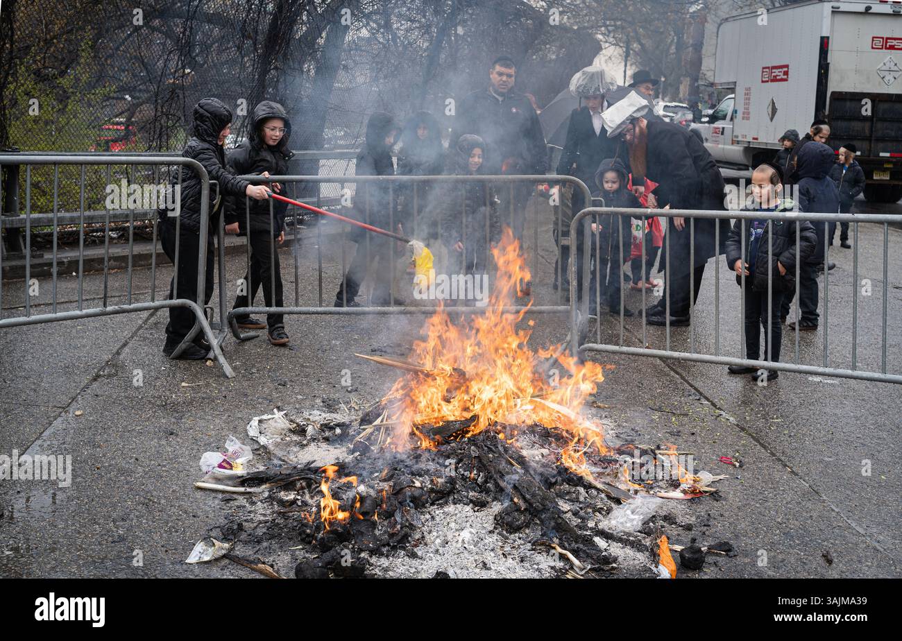 Brooklyn, USA. 11th Apr, 2025. Members of the Jewish community ...