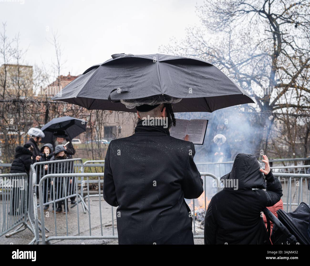 Brooklyn, USA. 11th Apr, 2025. Members of the Jewish community ...