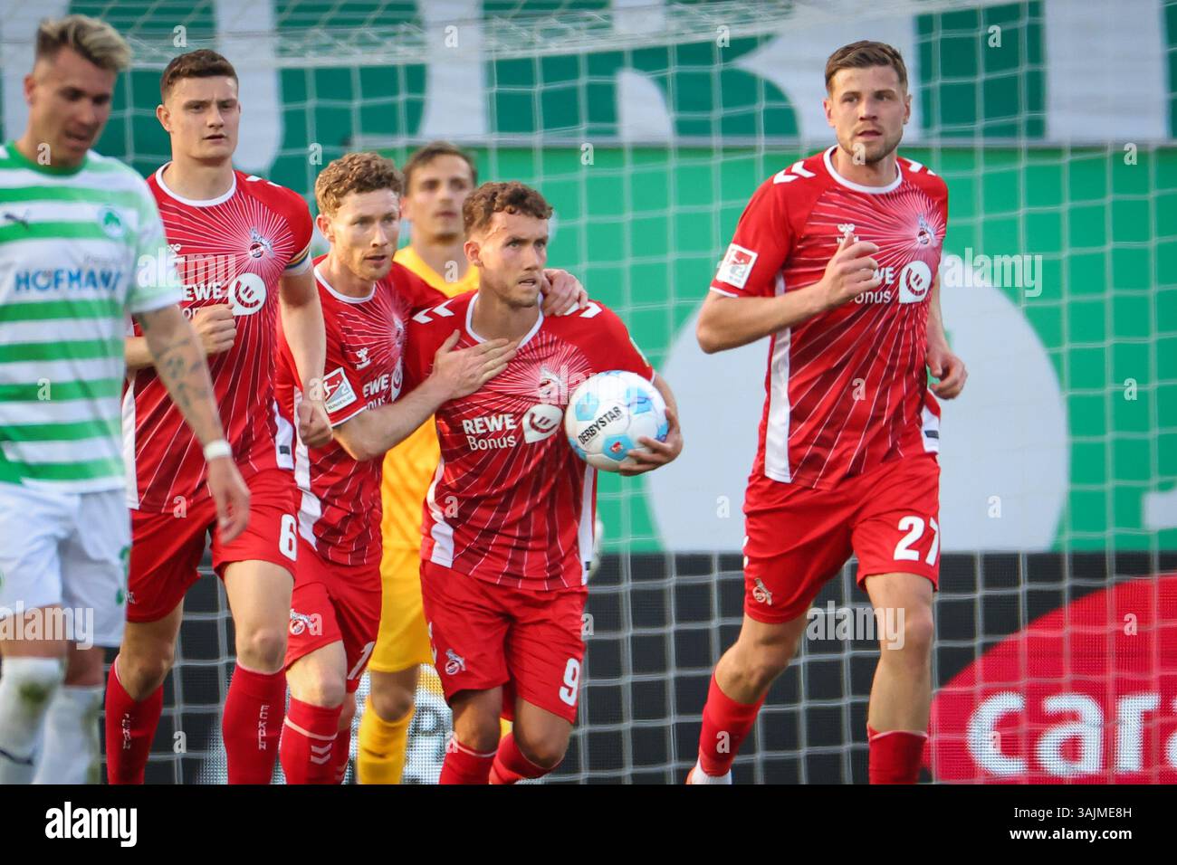 11 April 2025, Bavaria, Fürth: Soccer: Bundesliga 2, SpVgg Greuther ...