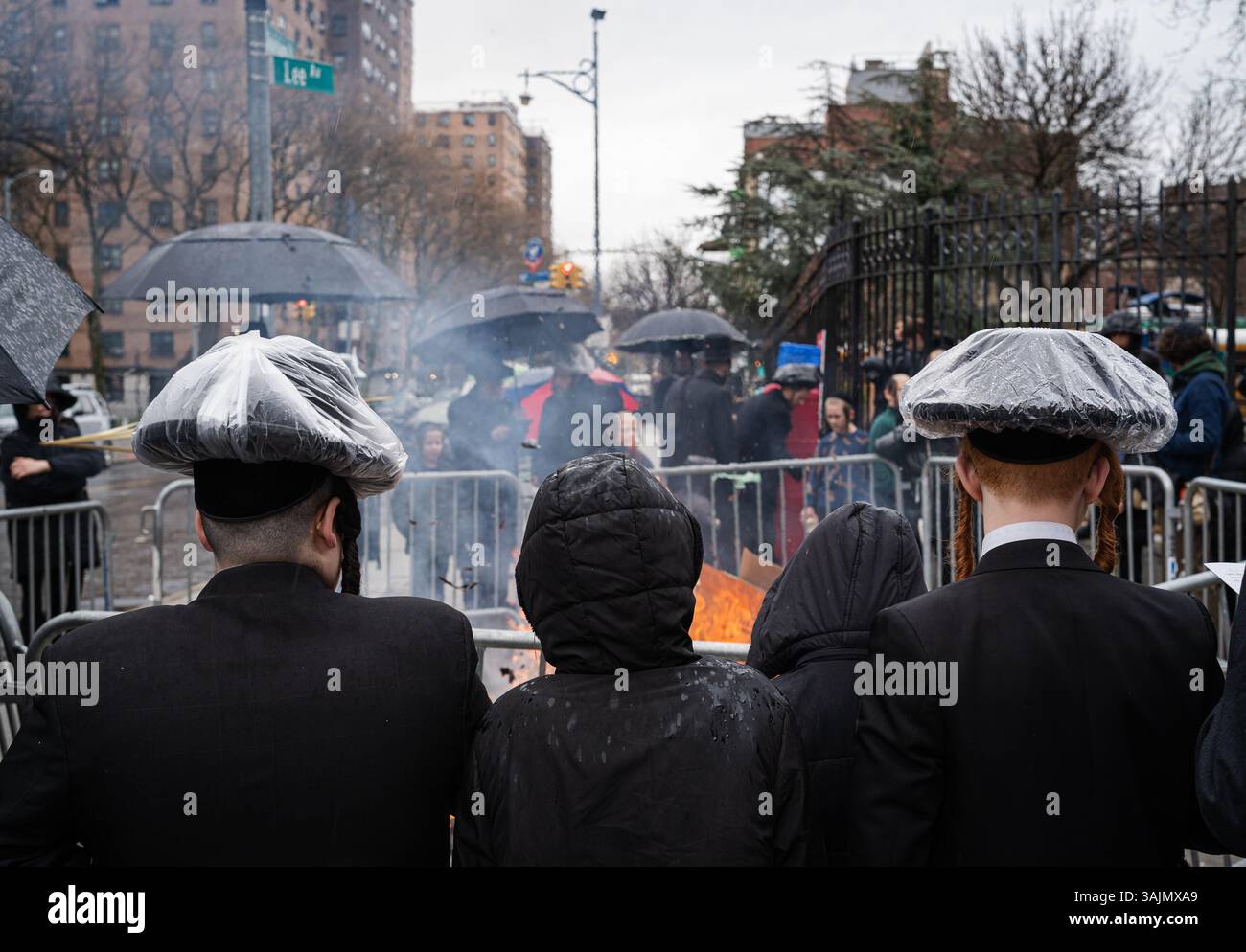 Brooklyn, USA. 11th Apr, 2025. Members of the Jewish community ...