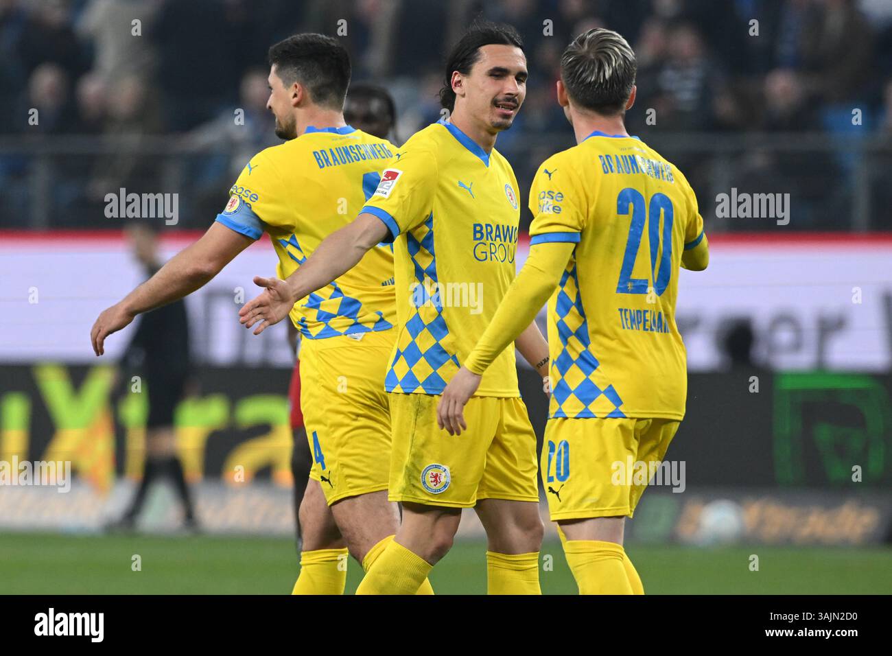 Hamburg, Germany. 11th Apr, 2025. Soccer: Bundesliga 2, Hamburger SV ...