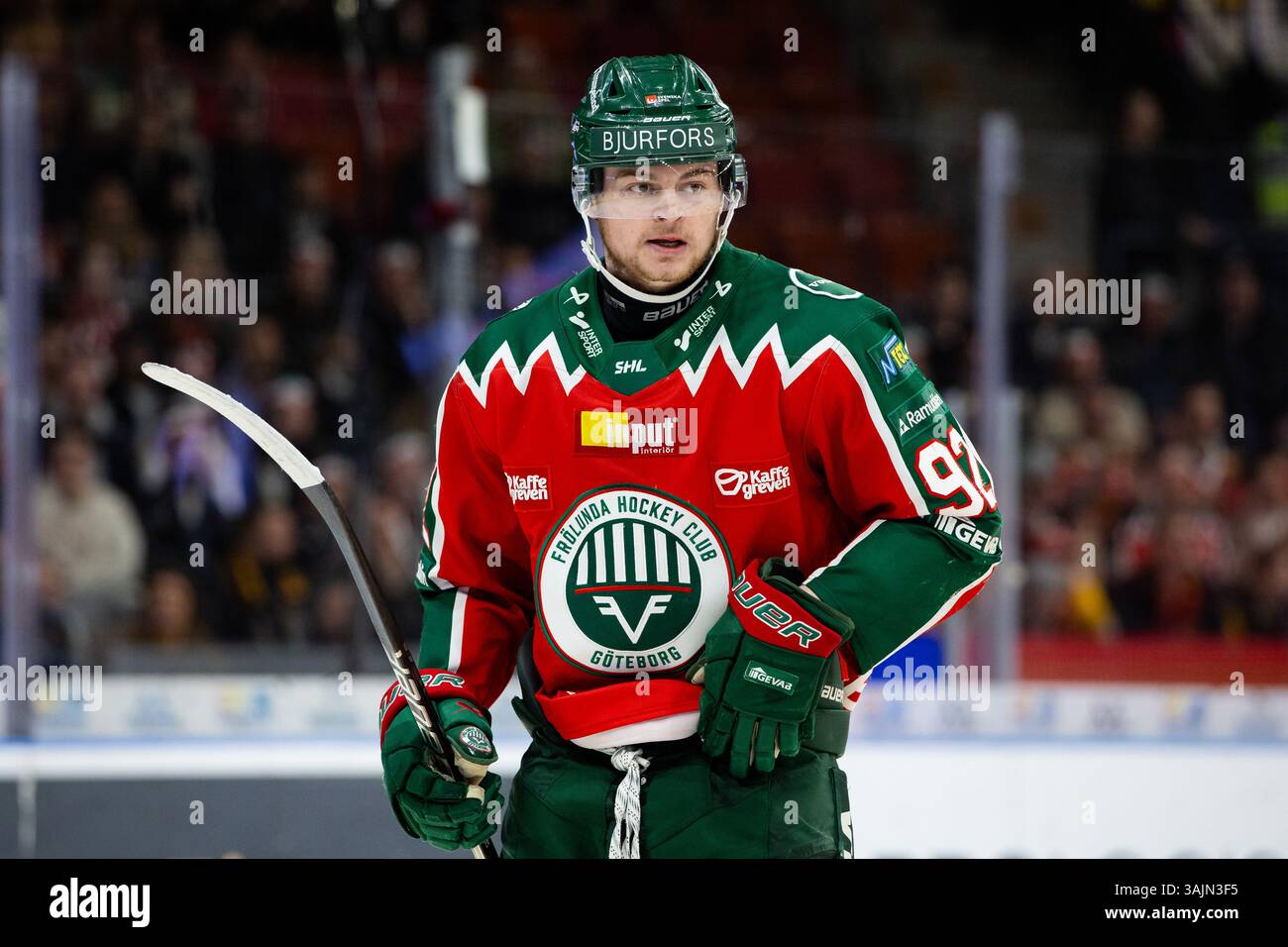 250411 Frölundas Filip Cederqvist under semifinal fyra i SHL mellan ...